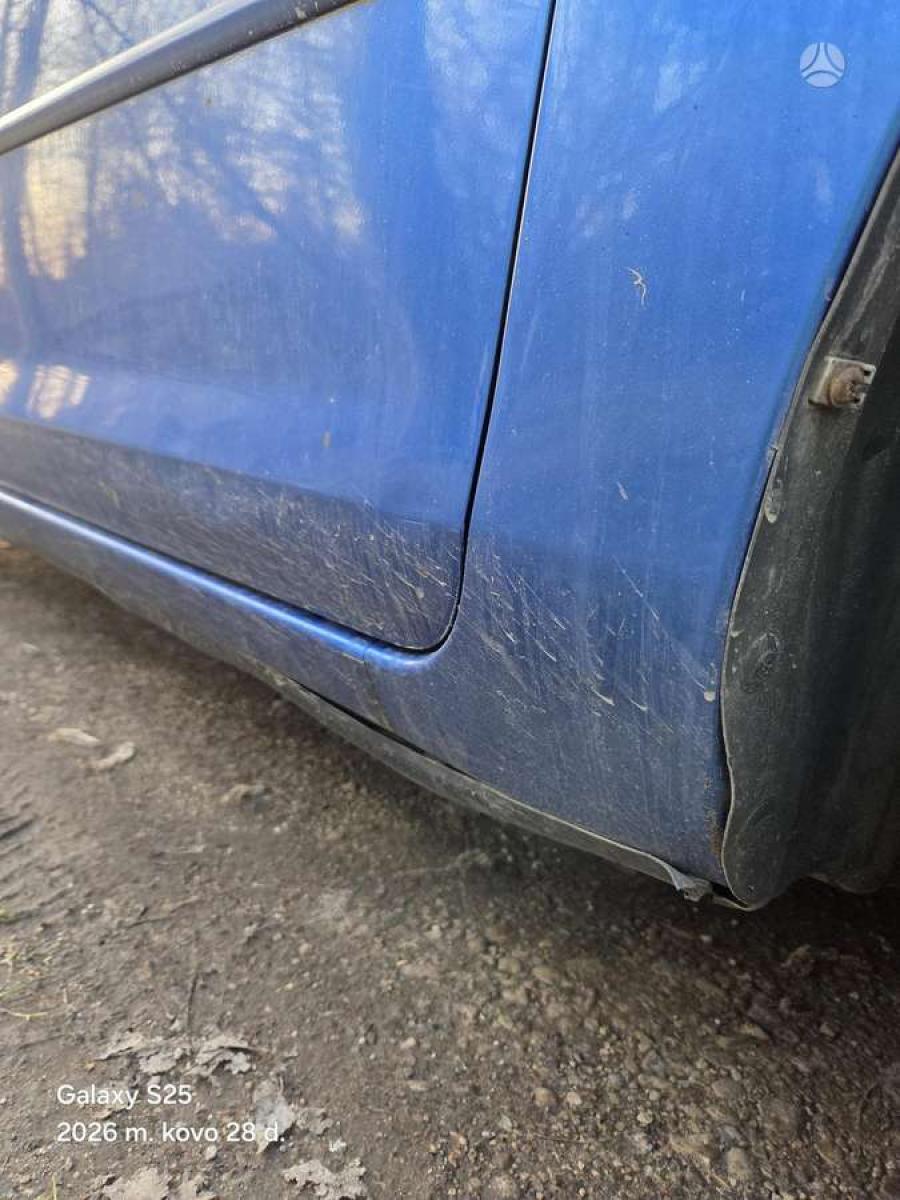 Zils Mazda 3 2005 Kauņa, ar dzinēja tilpumu 1.60 L un nobraukumu 242 tūkst. km par 1000 €, foto 10 vietnē AUTOMOTO.COM.LV
