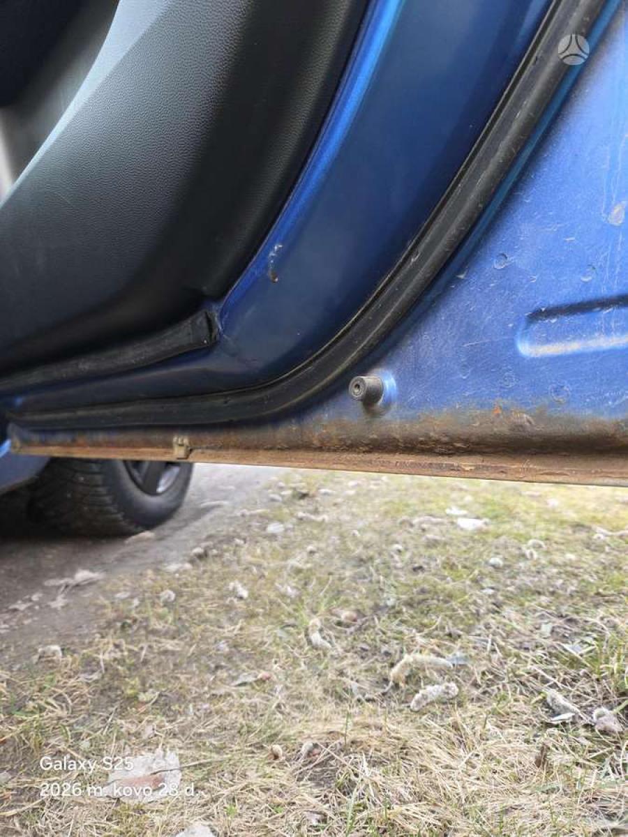 Zils Mazda 3 2005 Kauņa, ar dzinēja tilpumu 1.60 L un nobraukumu 242 tūkst. km par 1000 €, foto 14 vietnē AUTOMOTO.COM.LV