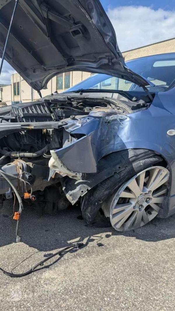 Mazda 3 2007 Šauļi vietnē Zils Mazda 3 2007 Šauļi, ar dzinēja tilpumu 2.26 L un nobraukumu 188 tūkst. km par 2000 €, foto 7 vietnē AUTOMOTO.COM.LV
