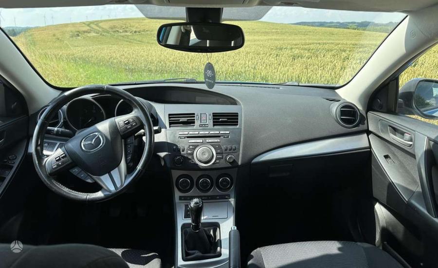 Blue Mazda 3 2010 in Kelme, with an engine capacity of 1.56 L and mileage of 220 thousand km for 3700 €, photo 6 on AUTOMOTO.COM.LV