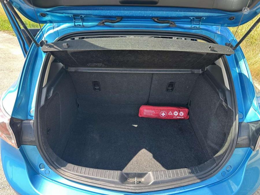 Blue Mazda 3 2010 in Kelme, with an engine capacity of 1.56 L and mileage of 220 thousand km for 3700 €, photo 11 on AUTOMOTO.COM.LV