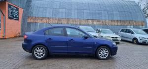 Blue Mazda 3 2005 in Valmiera, with an engine capacity of 1.60 L and mileage of 176 thousand km for 1150 €, photo 3 on AUTOMOTO.COM.LV