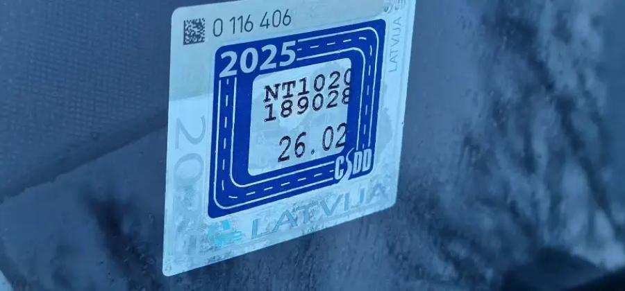 Blue Mazda 3 2005 in Valmiera, with an engine capacity of 1.60 L and mileage of 176 thousand km for 1150 €, photo 12 on AUTOMOTO.COM.LV