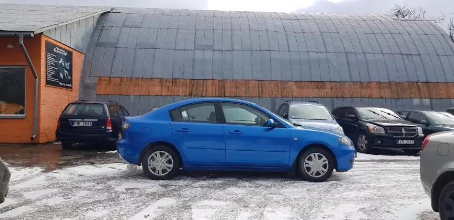 Blue Mazda 3 2006 in Valmiera, with an engine capacity of 1.60 L and mileage of 315 thousand km for 600 €, photo 3 on AUTOMOTO.COM.LV