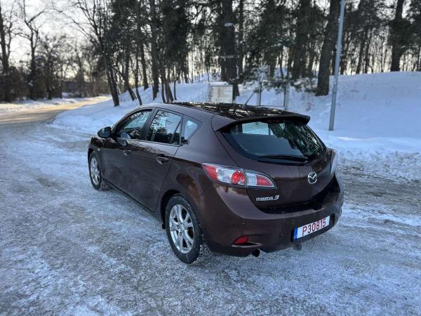 Brūns Mazda 3 2012 Viļņa, ar dzinēja tilpumu 1.56 L un nobraukumu 266 tūkst. km par 3300 €, foto 8 vietnē AUTOMOTO.COM.LV