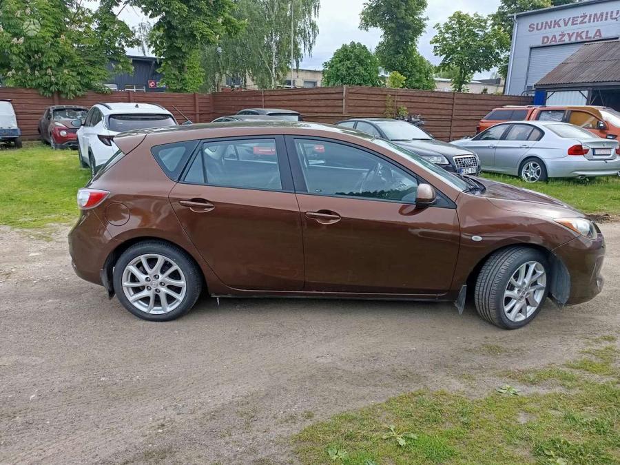 Brown Mazda 3 2012 in Marijampole, with an engine capacity of 2.00 L and mileage of 198 thousand km for 3149 €, photo 4 on AUTOMOTO.COM.LV