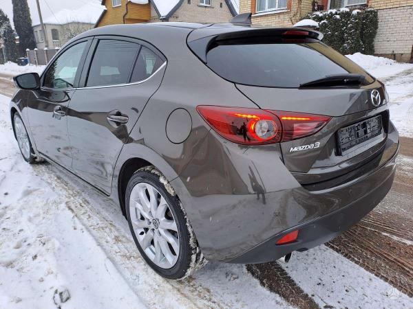 Brown Mazda 3 2014 in Prienai, with an engine capacity of 2.19 L and mileage of 142 thousand km for 7300 €, photo 6 on AUTOMOTO.COM.LV