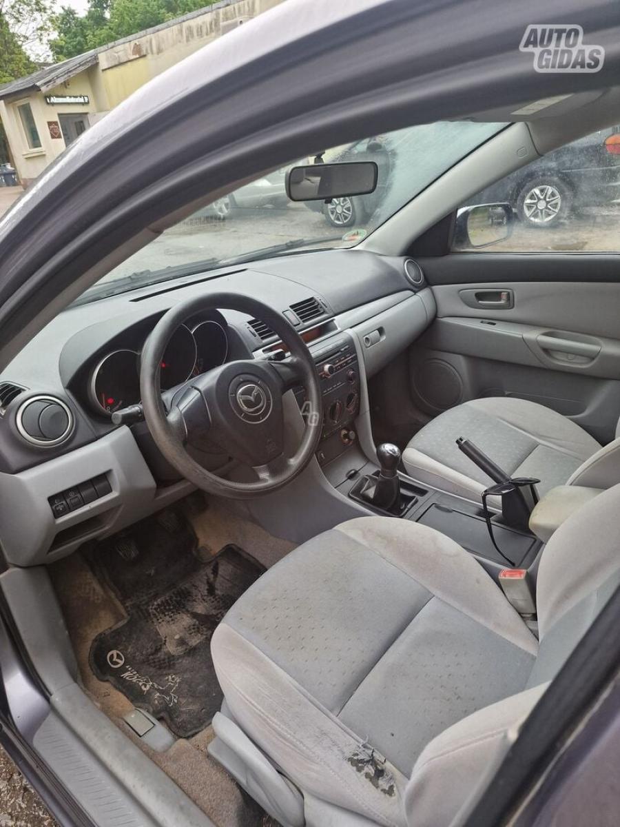 Pelēks Mazda 3 2004 Šauļi, ar dzinēja tilpumu 1.40 L un nobraukumu 290 tūkst. km par 350 €, foto 8 vietnē AUTOMOTO.COM.LV