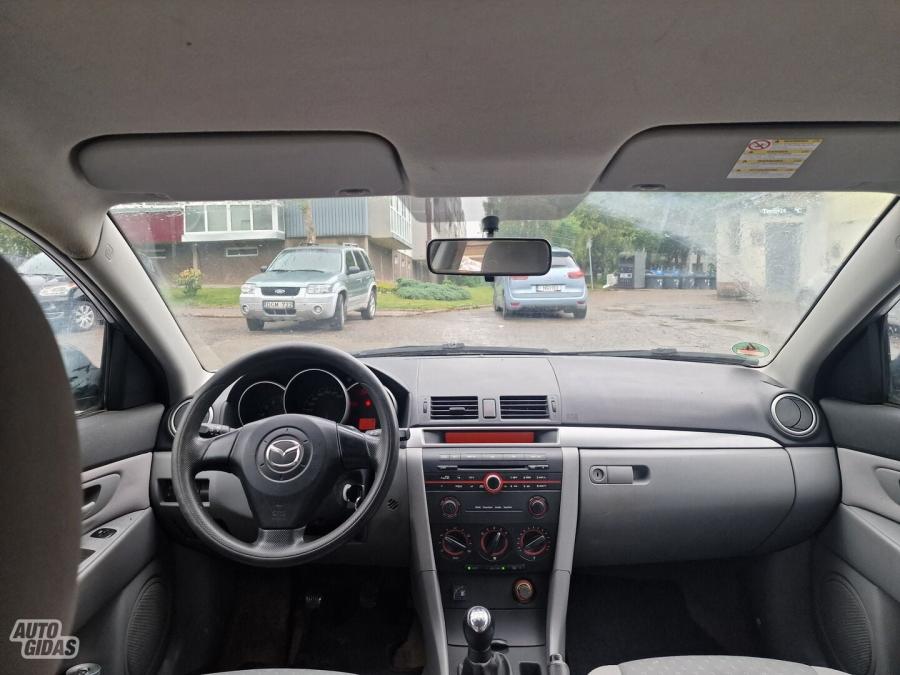 Pelēks Mazda 3 2004 Šauļi, ar dzinēja tilpumu 1.40 L un nobraukumu 290 tūkst. km par 350 €, foto 9 vietnē AUTOMOTO.COM.LV