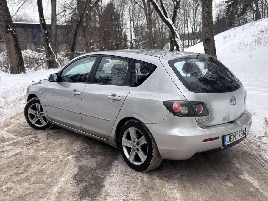 Grey Mazda 3 2006 in Vilnius, with an engine capacity of 1.56 L and mileage of 299 thousand km for 780 €, photo 5 on AUTOMOTO.COM.LV