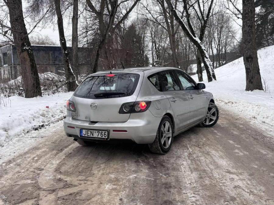 Grey Mazda 3 2006 in Vilnius, with an engine capacity of 1.56 L and mileage of 299 thousand km for 780 €, photo 6 on AUTOMOTO.COM.LV