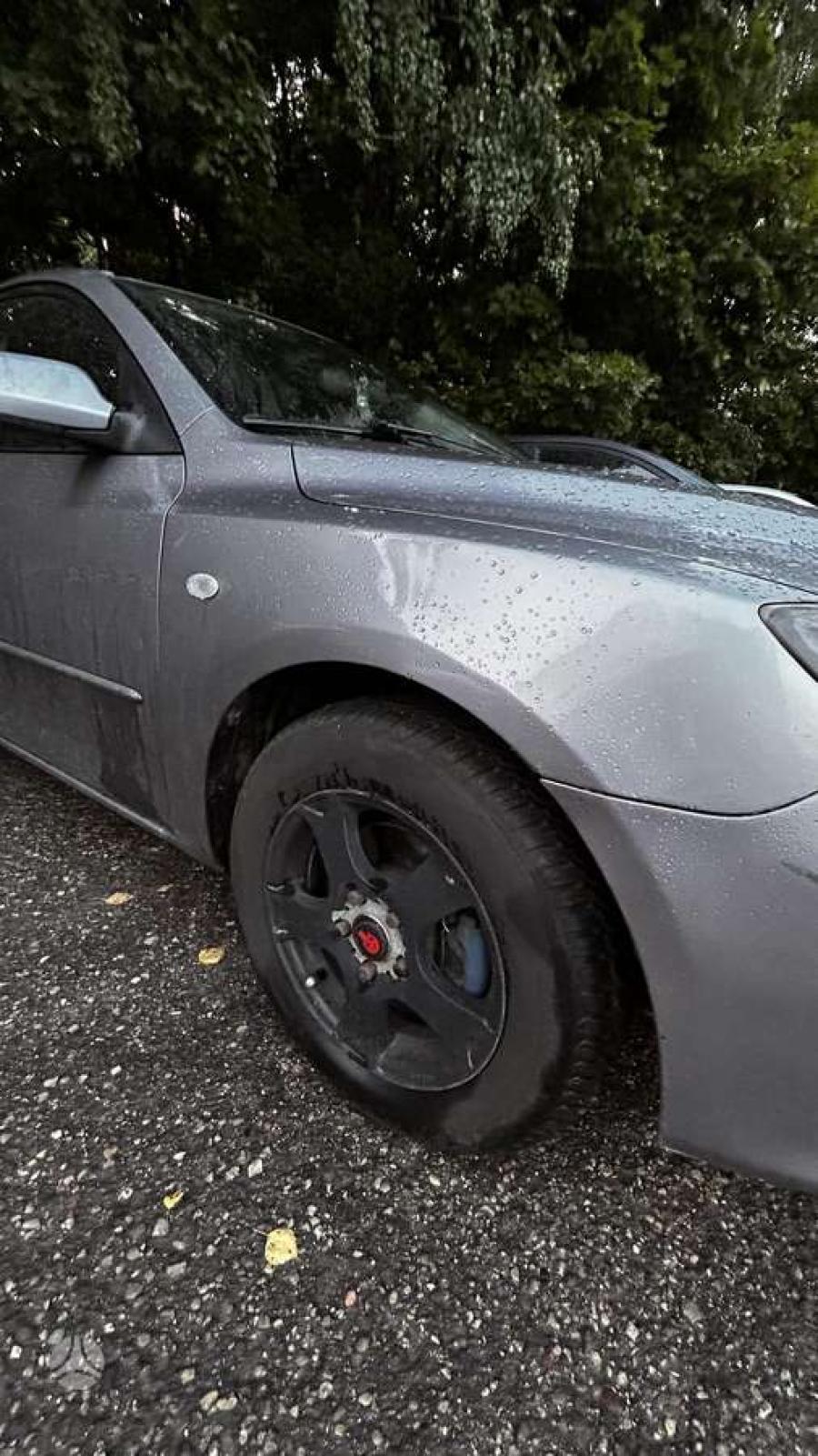 Grey Mazda 3 2006 in Vilnius, with an engine capacity of 1.60 L and mileage of 282 thousand km for 600 €, photo 4 on AUTOMOTO.COM.LV