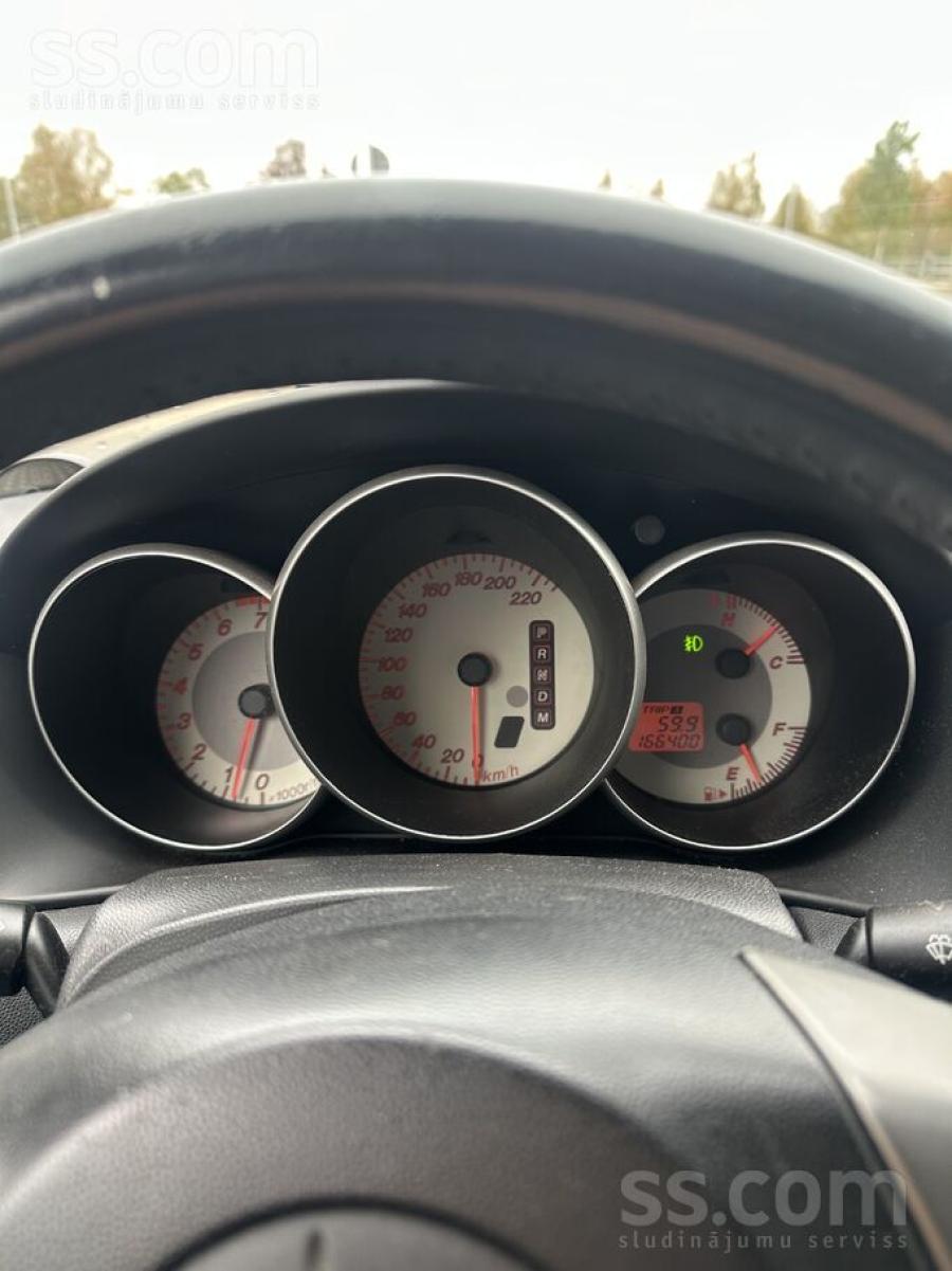 Pelēks Mazda 3 2006 Jelgava, ar dzinēja tilpumu 1.60 L un nobraukumu 166 tūkst. km par 1050 €, foto 5 vietnē AUTOMOTO.COM.LV