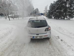Grey Mazda 3 2007 in Jonava, with an engine capacity of 2.00 L and mileage of 252 thousand km for 950 €, photo 3 on AUTOMOTO.COM.LV