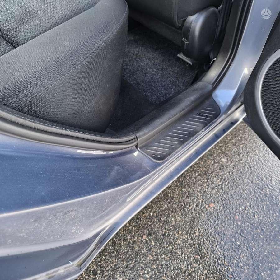 Pelēks Mazda 3 2007 Viļņa, ar dzinēja tilpumu 1.60 L un nobraukumu 168 tūkst. km par 1800 €, foto 14 vietnē AUTOMOTO.COM.LV