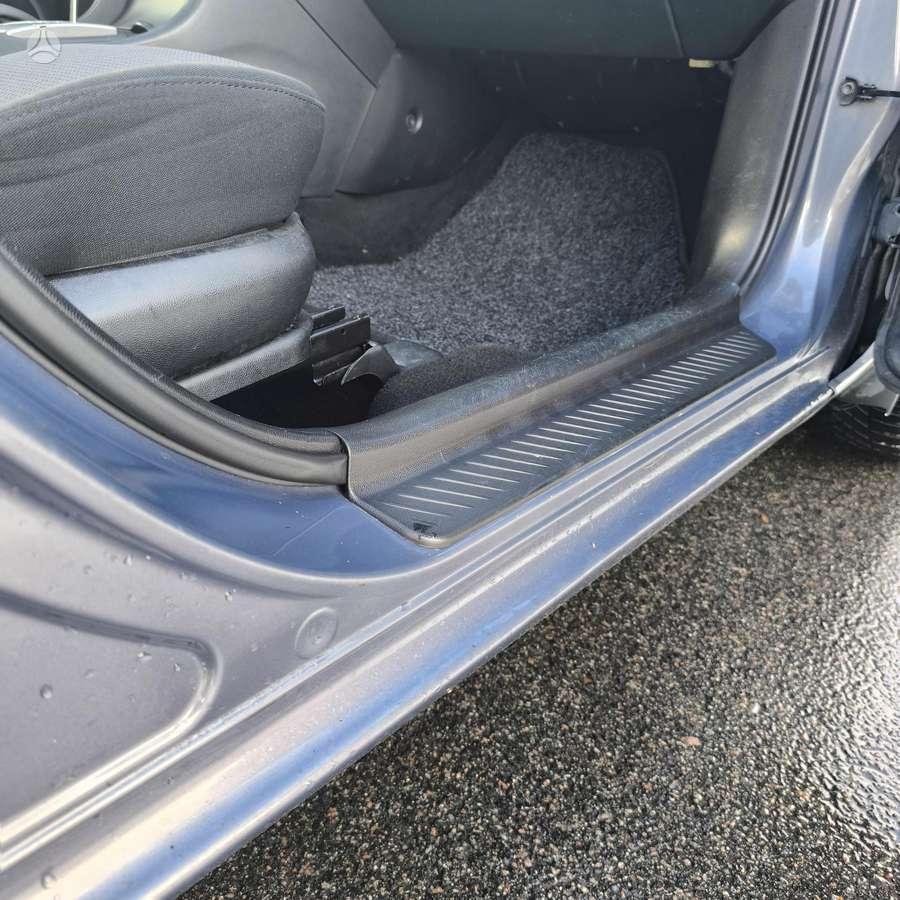 Pelēks Mazda 3 2007 Viļņa, ar dzinēja tilpumu 1.60 L un nobraukumu 168 tūkst. km par 1800 €, foto 15 vietnē AUTOMOTO.COM.LV