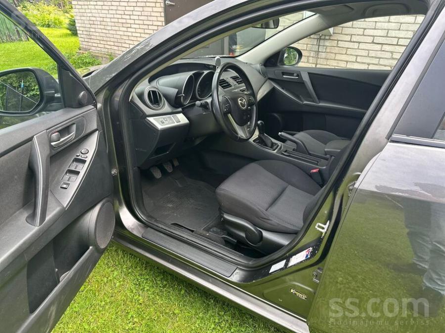 Grey Mazda 3 2009 in Riga, with an engine capacity of 1.60 L and mileage of 180 thousand km for 2000 €, photo 7 on AUTOMOTO.COM.LV