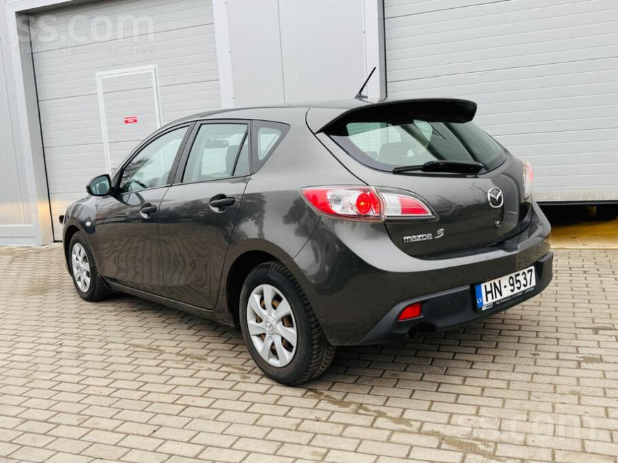 Grey Mazda 3 2010 in Riga, with an engine capacity of 1.60 L and mileage of 245 thousand km for 1300 €, photo 5 on AUTOMOTO.COM.LV