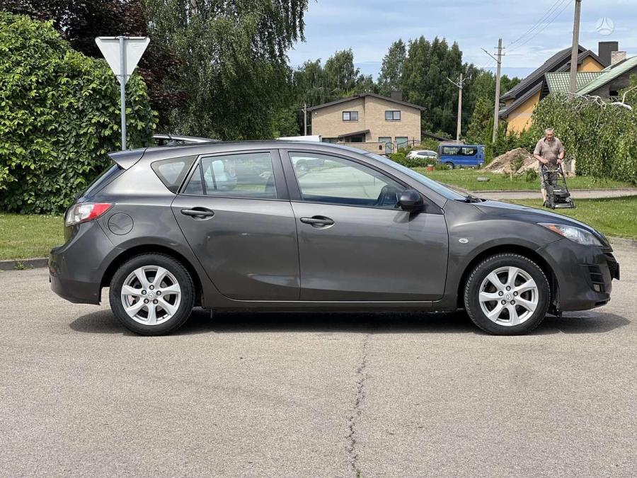 Pelēks Mazda 3 2010 Radviliškis, ar dzinēja tilpumu 1.56 L un nobraukumu 345 tūkst. km par 2150 €, foto 5 vietnē AUTOMOTO.COM.LV