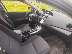 Grey Mazda 3 2010 in Riga, with an engine capacity of 1.60 L and mileage of 156 thousand km for 3200 €, photo 5 on AUTOMOTO.COM.LV