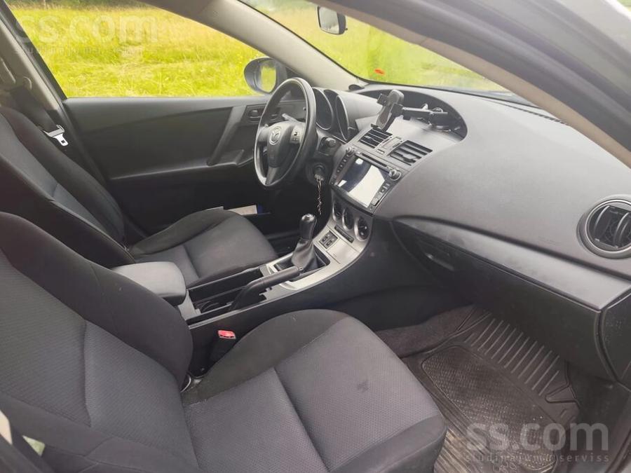 Grey Mazda 3 2010 in Riga, with an engine capacity of 1.60 L and mileage of 156 thousand km for 3200 €, photo 5 on AUTOMOTO.COM.LV