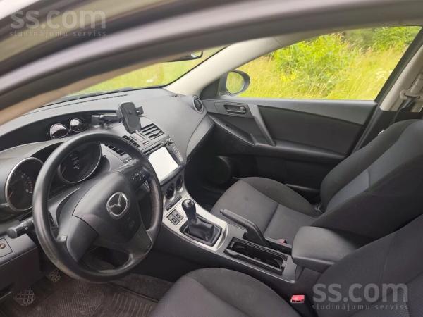 Pelēks Mazda 3 2010 Rīga, ar dzinēja tilpumu 1.60 L un nobraukumu 156 tūkst. km par 3200 €, foto 5 vietnē AUTOMOTO.COM.LV