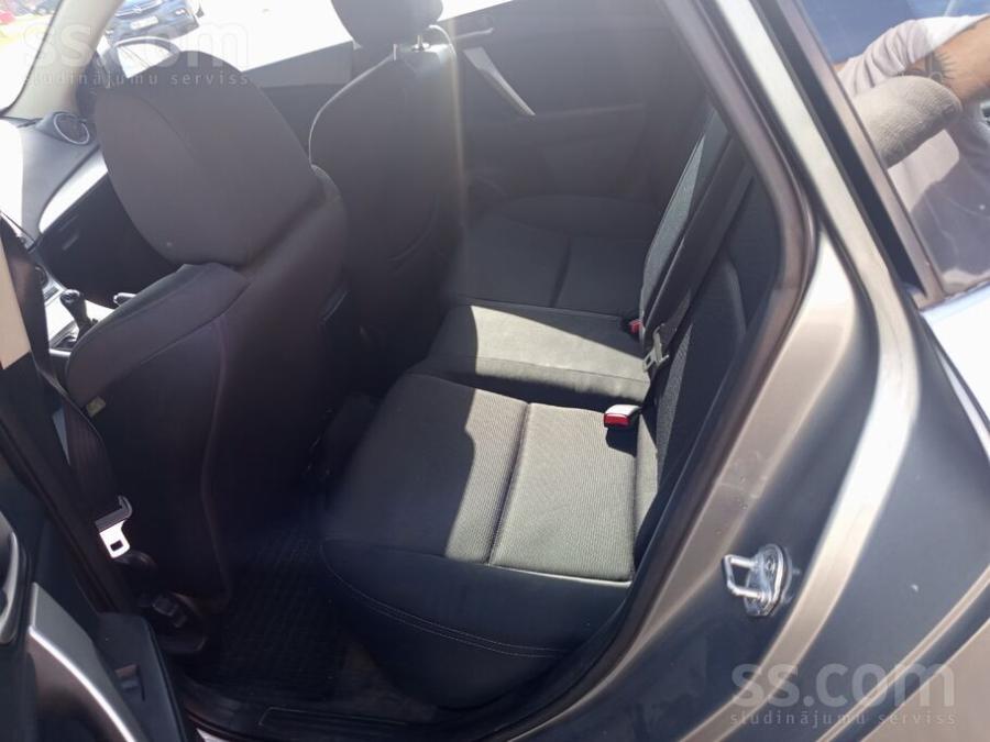 Pelēks Mazda 3 2010 Rīga, ar dzinēja tilpumu 1.60 L un nobraukumu 233 tūkst. km par 2200 €, foto 12 vietnē AUTOMOTO.COM.LV