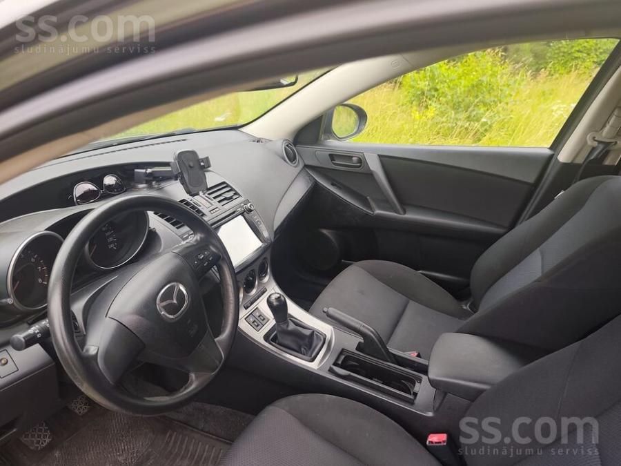 Pelēks Mazda 3 2010 Rīga, ar dzinēja tilpumu 1.60 L un nobraukumu 158 tūkst. km par 2900 €, foto 4 vietnē AUTOMOTO.COM.LV