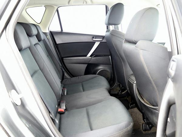 Grey Mazda 3 2010 in Tallinn, with an engine capacity of 1.60 L and mileage of 232 thousand km for 1299 €, photo 8 on AUTOMOTO.COM.LV