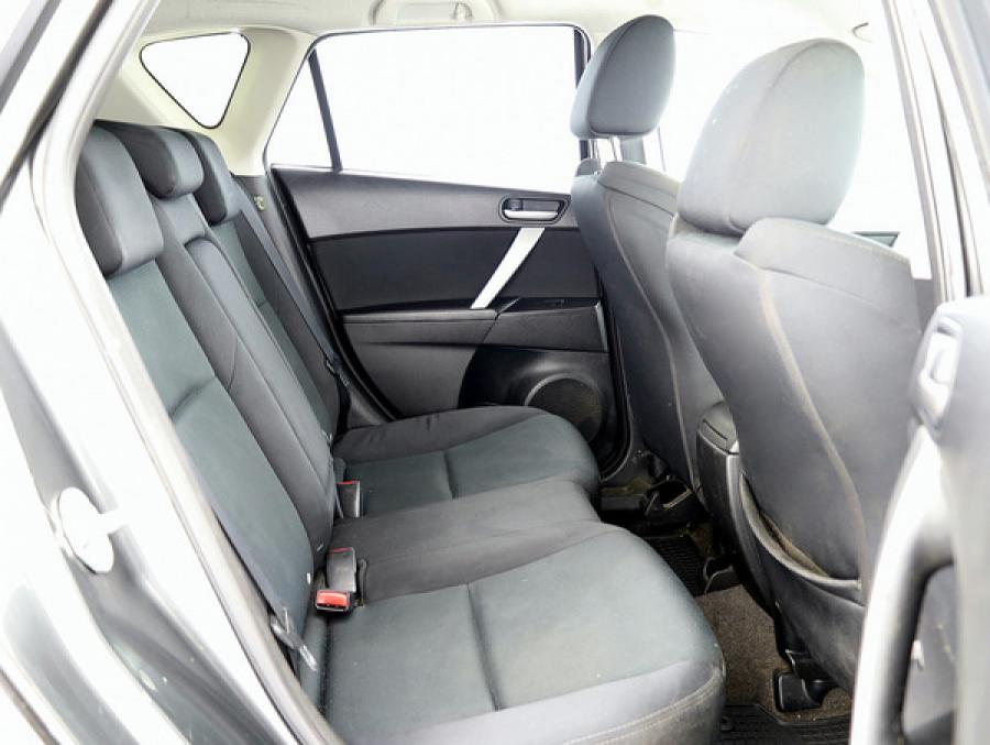 Grey Mazda 3 2010 in Tallinn, with an engine capacity of 1.60 L and mileage of 232 thousand km for 1299 €, photo 8 on AUTOMOTO.COM.LV