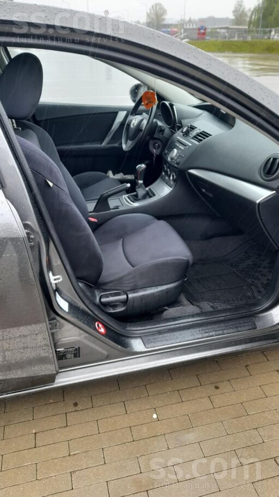 Grey Mazda 3 2011 in Rezekne, with an engine capacity of 1.60 L and mileage of 270 thousand km for 2500 €, photo 9 on AUTOMOTO.COM.LV