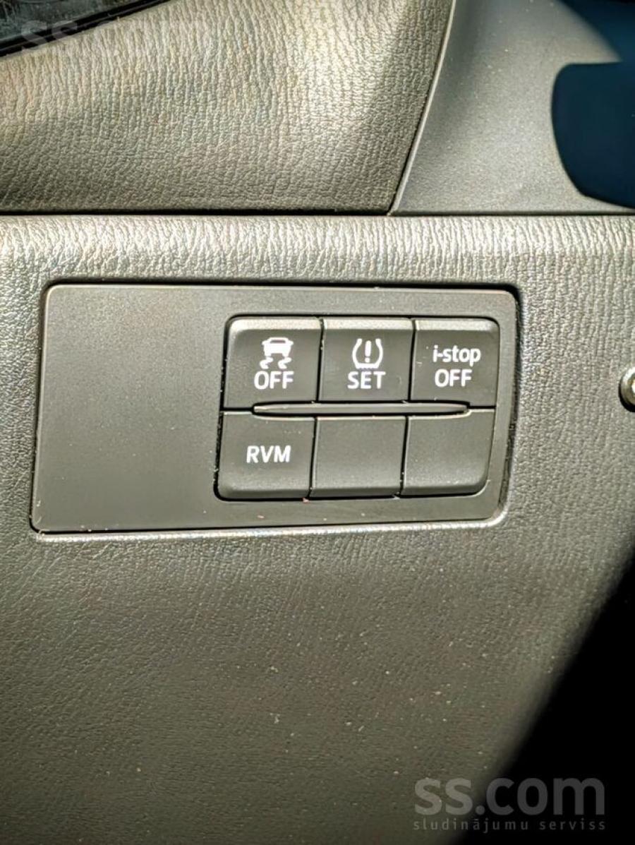 Pelēks Mazda 3 2014 Rīga, ar dzinēja tilpumu 2.00 L un nobraukumu 126 tūkst. km par 7000 €, foto 6 vietnē AUTOMOTO.COM.LV