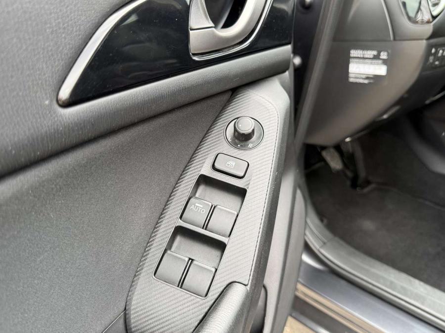 Pelēks Mazda 3 2014 Viļņa, ar dzinēja tilpumu 2.19 L un nobraukumu 251 tūkst. km par 5500 €, foto 18 vietnē AUTOMOTO.COM.LV
