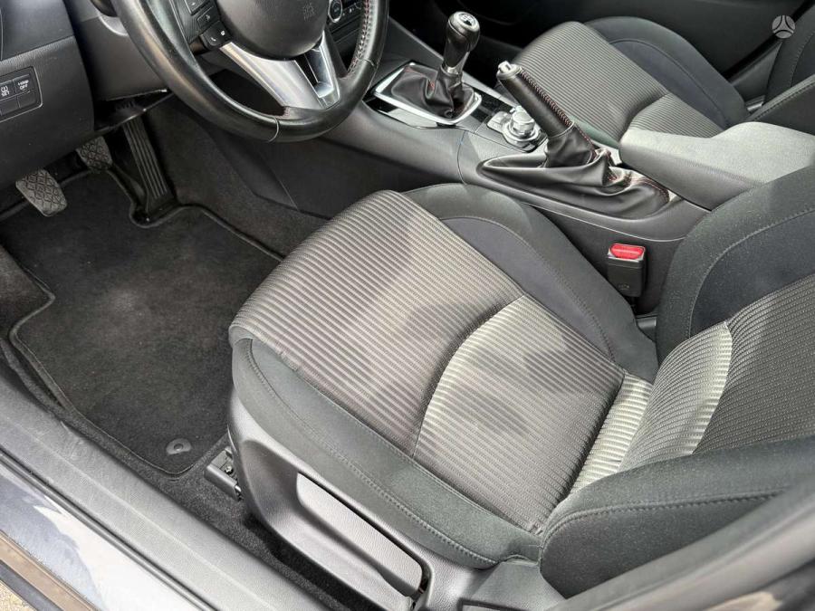 Pelēks Mazda 3 2014 Viļņa, ar dzinēja tilpumu 2.19 L un nobraukumu 251 tūkst. km par 5500 €, foto 20 vietnē AUTOMOTO.COM.LV