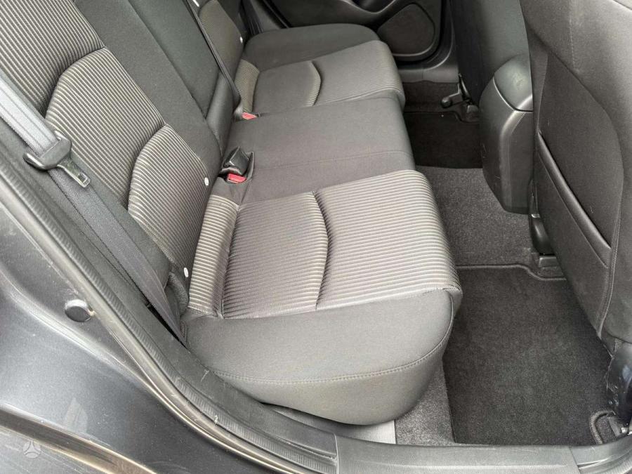 Pelēks Mazda 3 2014 Viļņa, ar dzinēja tilpumu 2.19 L un nobraukumu 251 tūkst. km par 5500 €, foto 26 vietnē AUTOMOTO.COM.LV