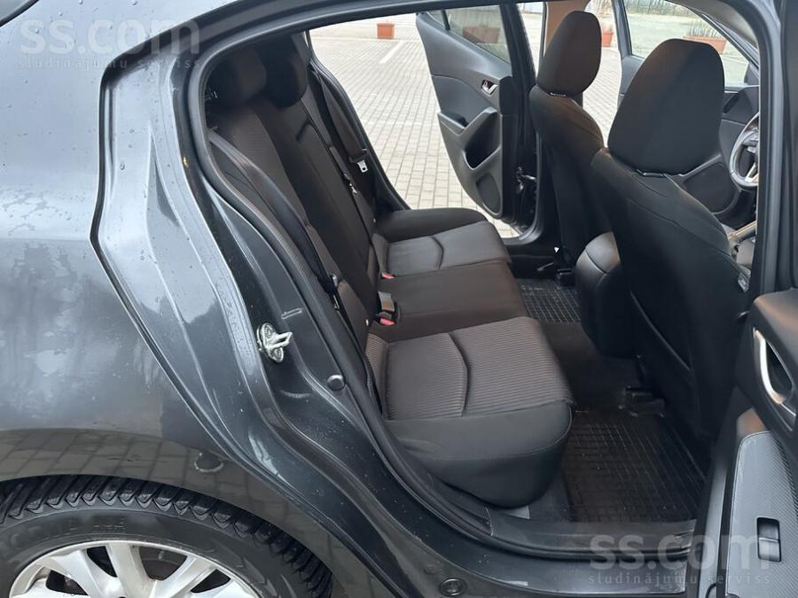 Grey Mazda 3 2015 in Riga, with an engine capacity of 2.20 L and mileage of 189 thousand km for 6950 €, photo 17 on AUTOMOTO.COM.LV