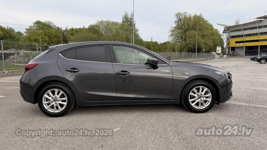 Grey Mazda 3 2015 in Tallinn, with an engine capacity of 2.00 L and mileage of 46 thousand km for 11900 €, photo 4 on AUTOMOTO.COM.LV