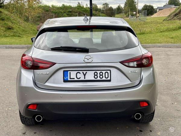 Mazda 3 2015 in Vilnius on AUTOMOTO.COM.LV Grey Mazda 3 2015 in Vilnius, with an engine capacity of 2.20 L and mileage of 234 thousand km for 4500 €, photo 8 on AUTOMOTO.COM.LV