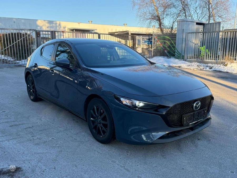 Grey Mazda 3 2019 in Taurage, with an engine capacity of 1.76 L and mileage of 149 thousand km for 12600 €, photo 3 on AUTOMOTO.COM.LV
