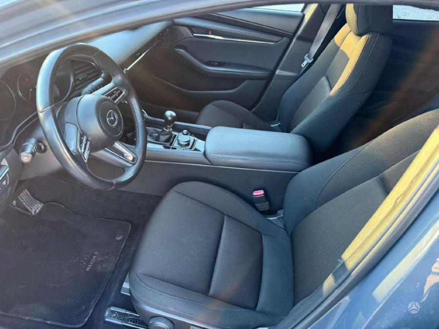 Grey Mazda 3 2019 in Taurage, with an engine capacity of 1.76 L and mileage of 149 thousand km for 12600 €, photo 8 on AUTOMOTO.COM.LV