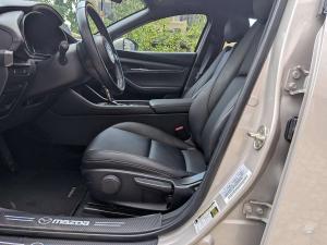 Pelēks Mazda 3 2022 Kauņa, ar dzinēja tilpumu 2.49 L un nobraukumu 15 tūkst. km par 18500 €, foto 13 vietnē AUTOMOTO.COM.LV