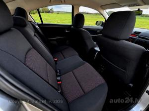Pelēks Mazda 3 2005 Tartu, ar dzinēja tilpumu 1.60 L un nobraukumu 130 tūkst. km par 990 €, foto 7 vietnē AUTOMOTO.COM.LV