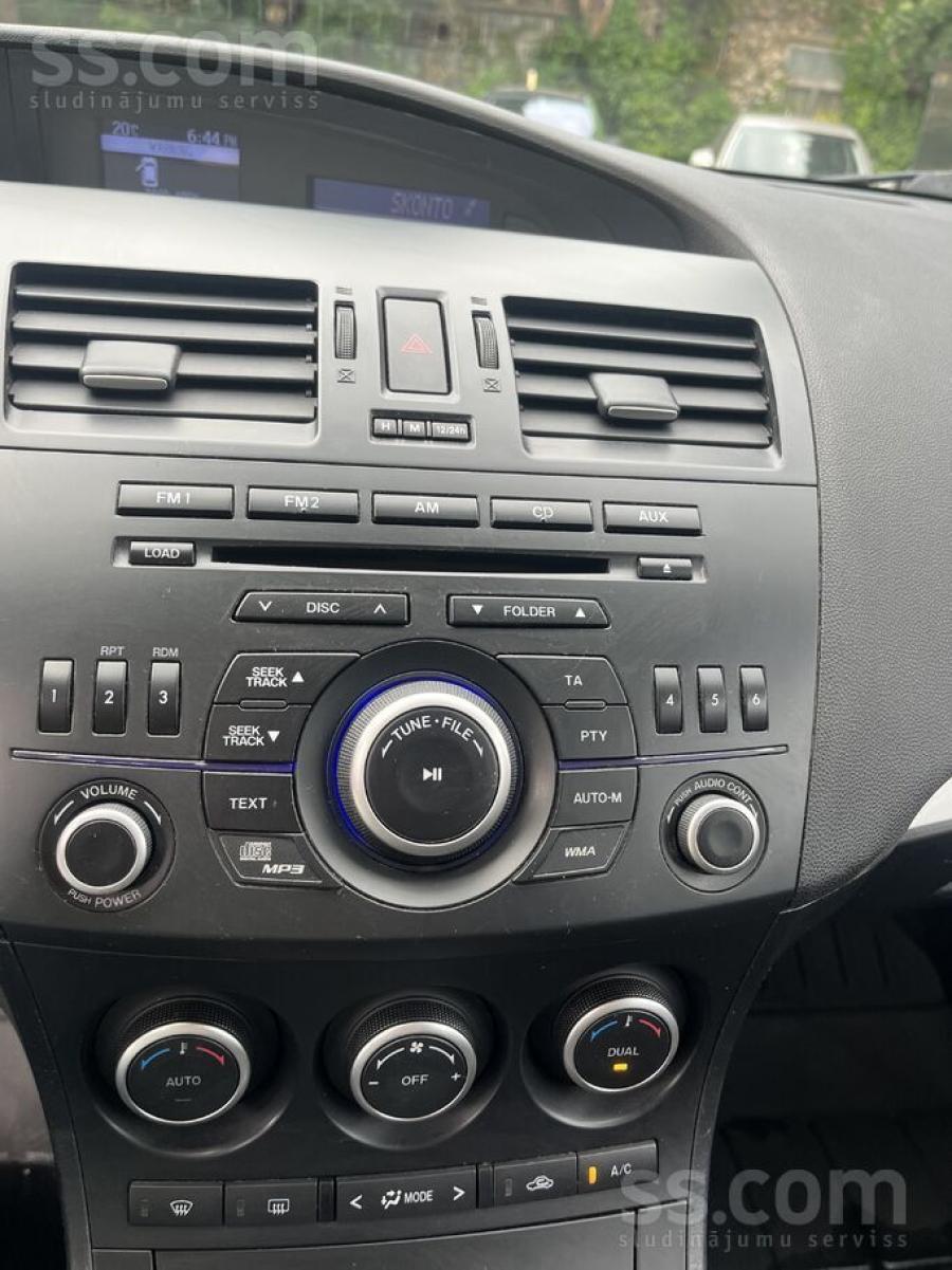Pelēks Mazda 3 2013 Rīga, ar dzinēja tilpumu 1.60 L un nobraukumu 317 tūkst. km par 2300 €, foto 17 vietnē AUTOMOTO.COM.LV