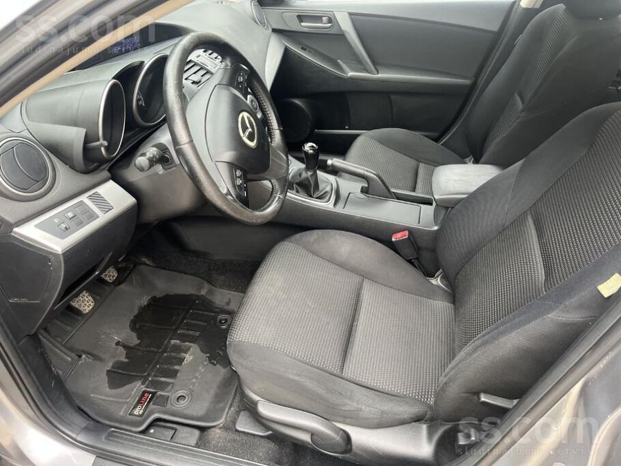 Pelēks Mazda 3 2013 Rīga, ar dzinēja tilpumu 1.60 L un nobraukumu 317 tūkst. km par 2300 €, foto 12 vietnē AUTOMOTO.COM.LV
