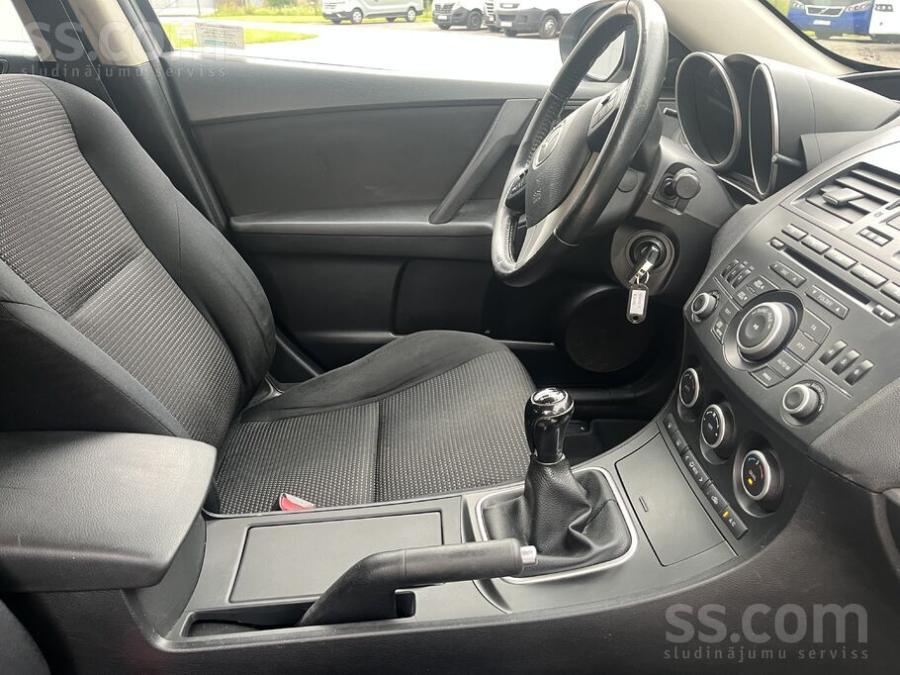 Pelēks Mazda 3 2013 Rīga, ar dzinēja tilpumu 1.60 L un nobraukumu 317 tūkst. km par 2300 €, foto 14 vietnē AUTOMOTO.COM.LV
