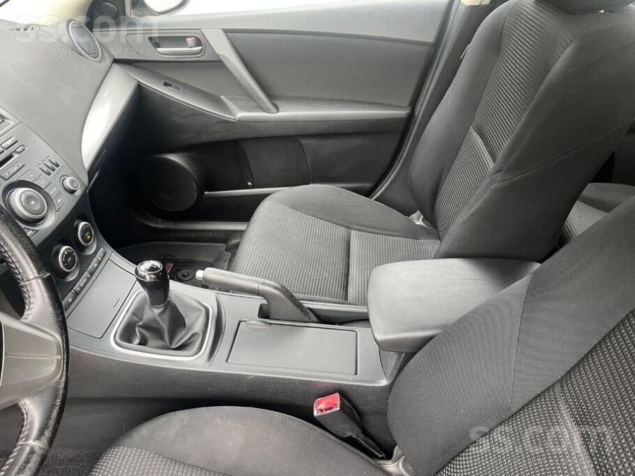 Pelēks Mazda 3 2013 Rīga, ar dzinēja tilpumu 1.60 L un nobraukumu 317 tūkst. km par 2300 €, foto 22 vietnē AUTOMOTO.COM.LV