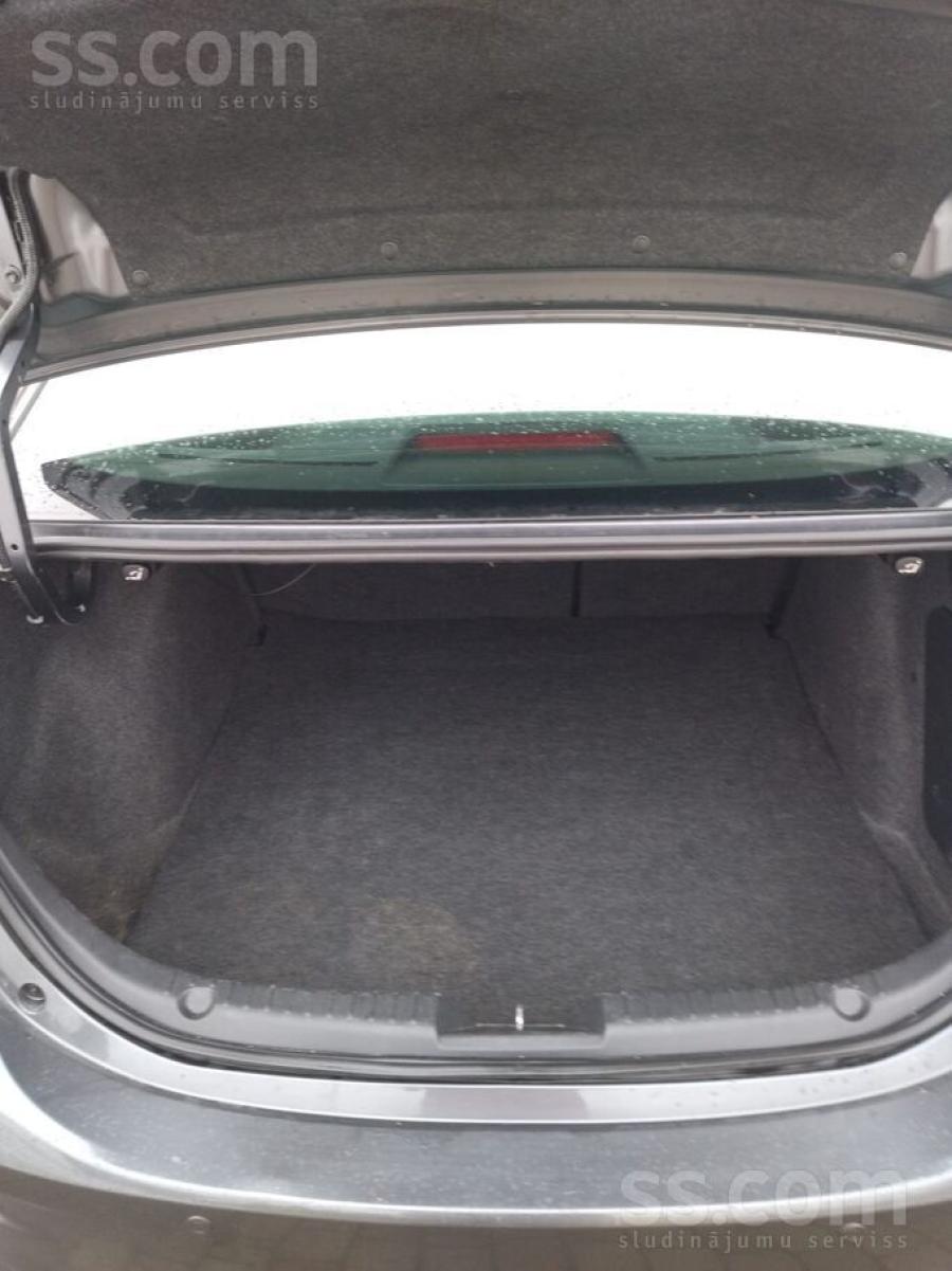 Grey Mazda 3 2014 in Riga, with an engine capacity of 2.20 L and mileage of 180 thousand km for 8790 €, photo 8 on AUTOMOTO.COM.LV