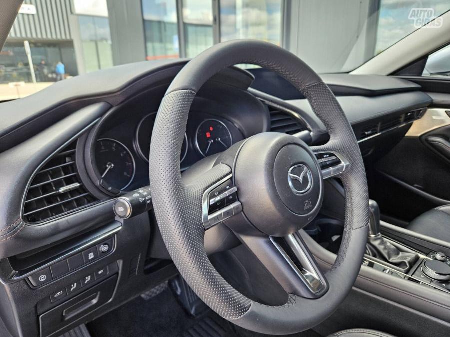Grey Mazda 3 2020 in Siauliai, with an engine capacity of 2.50 L and mileage of 63 thousand km for 16888 €, photo 10 on AUTOMOTO.COM.LV