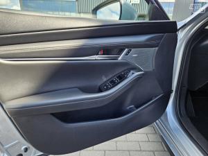 Grey Mazda 3 2020 in Siauliai, with an engine capacity of 2.50 L and mileage of 63 thousand km for 16888 €, photo 15 on AUTOMOTO.COM.LV