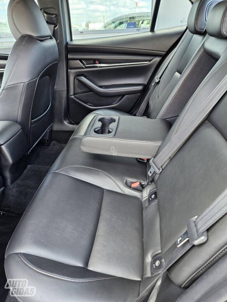 Grey Mazda 3 2020 in Siauliai, with an engine capacity of 2.50 L and mileage of 63 thousand km for 16888 €, photo 19 on AUTOMOTO.COM.LV
